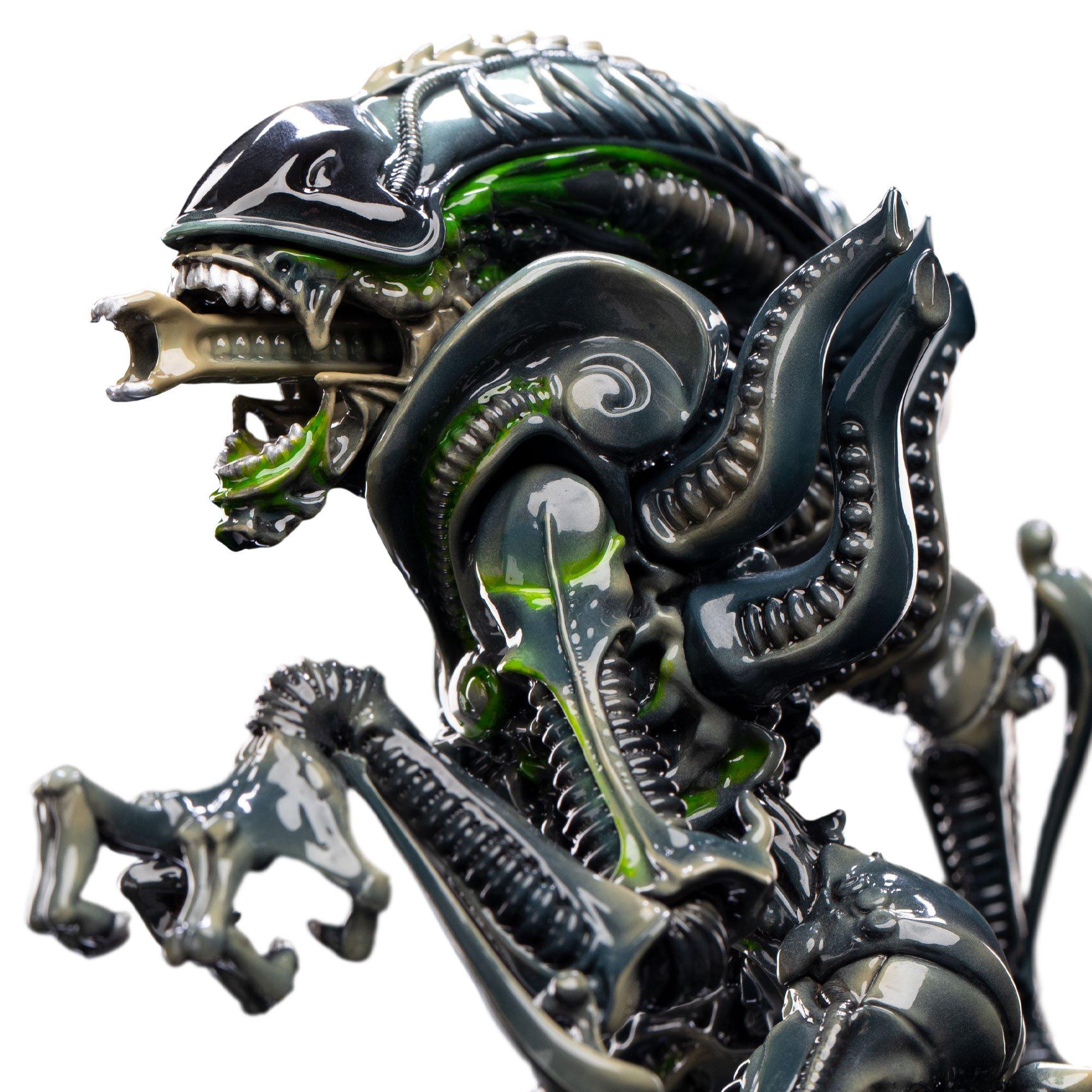 Weta Workshop Mini Epics Aliens Xenomorph Warrior Statue Gamestop
