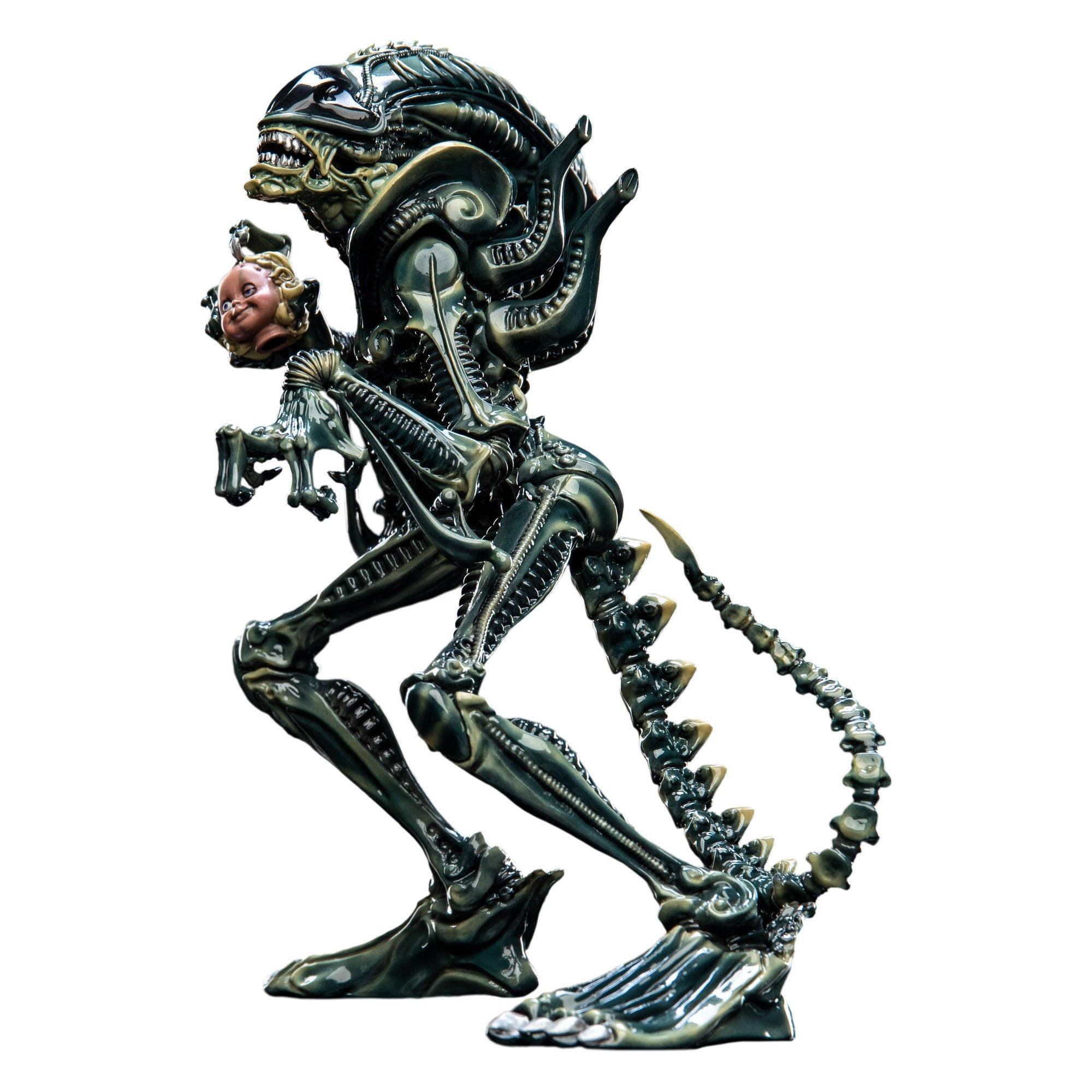 Weta Workshop Mini Epics Aliens Warrior with Claws Wrapped Around Casey ...